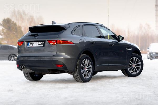 Grey Jaguar F-Pace 2016 in Jelgava, with an engine capacity of 2.00 L and mileage of 159 thousand km for 15500 €, photo 6 on AUTOMOTO.COM.LV