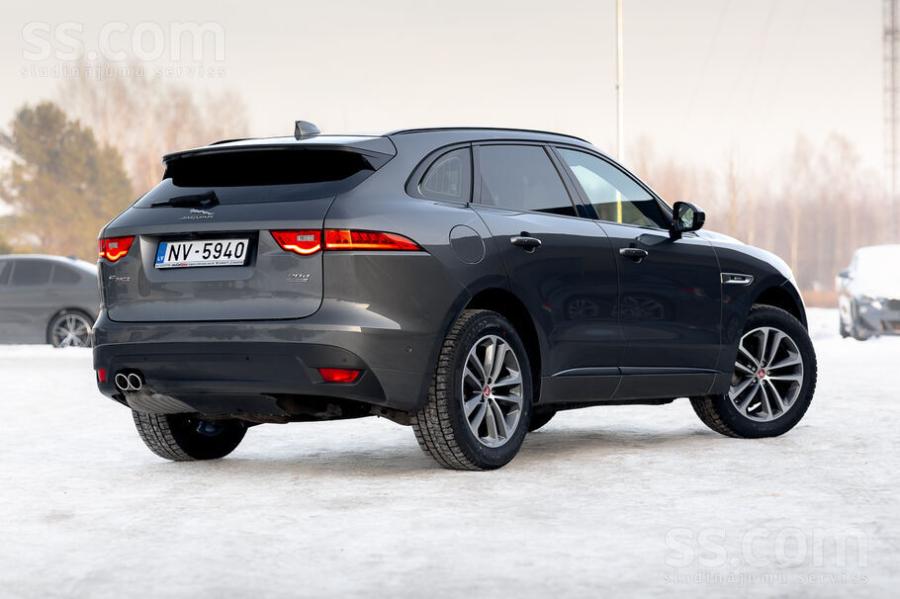 Grey Jaguar F-Pace 2016 in Jelgava, with an engine capacity of 2.00 L and mileage of 159 thousand km for 15500 €, photo 6 on AUTOMOTO.COM.LV