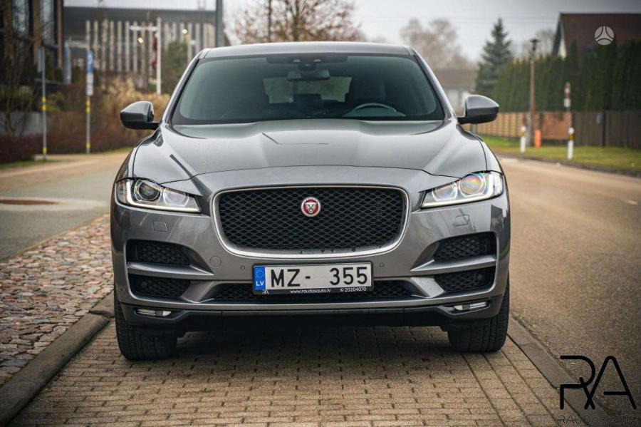 Grey Jaguar F-Pace 2016 in Riga, with an engine capacity of 2.00 L and mileage of 203 thousand km for 10990 €, photo 2 on AUTOMOTO.COM.LV