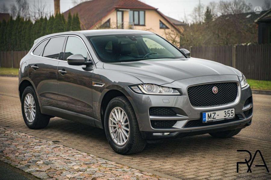 Grey Jaguar F-Pace 2016 in Riga, with an engine capacity of 2.00 L and mileage of 203 thousand km for 10990 €, photo 3 on AUTOMOTO.COM.LV