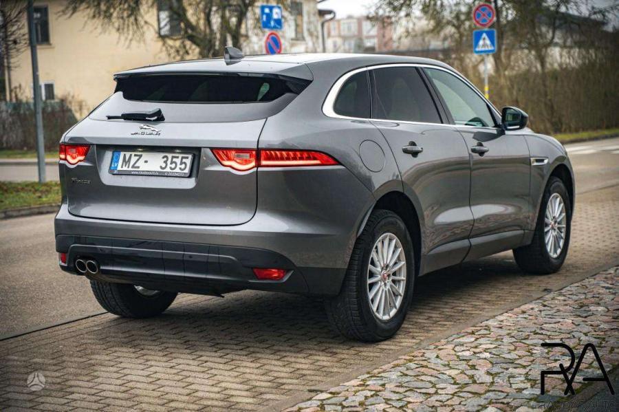 Grey Jaguar F-Pace 2016 in Riga, with an engine capacity of 2.00 L and mileage of 203 thousand km for 10990 €, photo 4 on AUTOMOTO.COM.LV