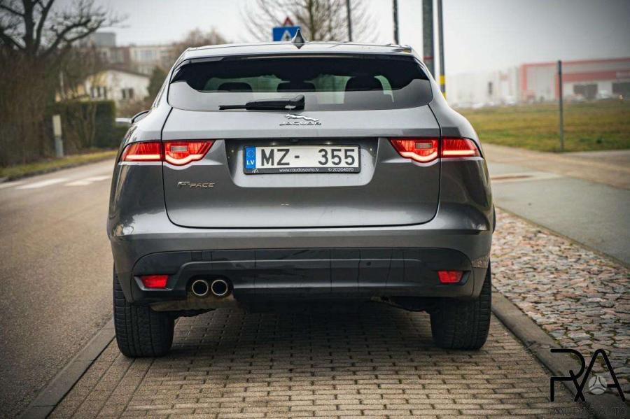 Grey Jaguar F-Pace 2016 in Riga, with an engine capacity of 2.00 L and mileage of 203 thousand km for 10990 €, photo 5 on AUTOMOTO.COM.LV