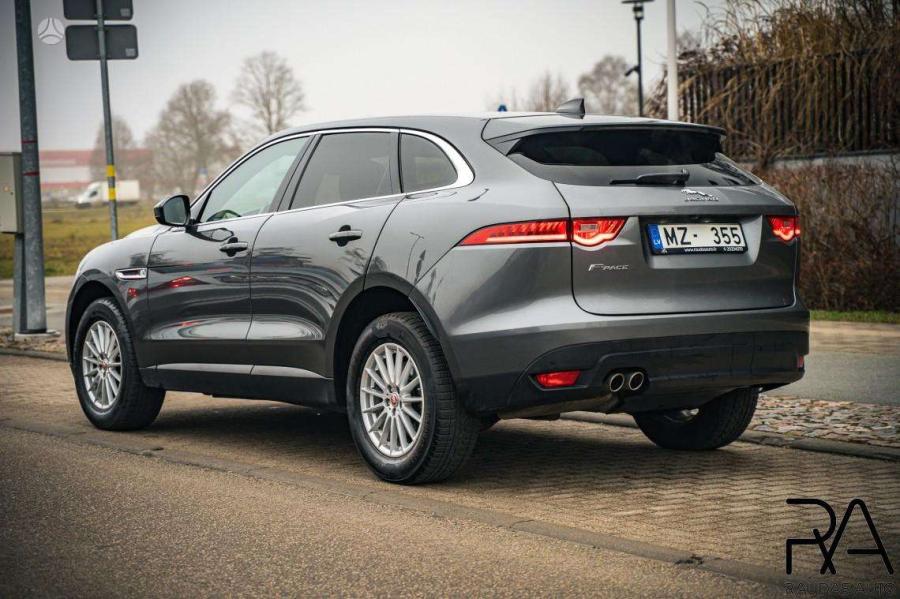 Grey Jaguar F-Pace 2016 in Riga, with an engine capacity of 2.00 L and mileage of 203 thousand km for 10990 €, photo 6 on AUTOMOTO.COM.LV