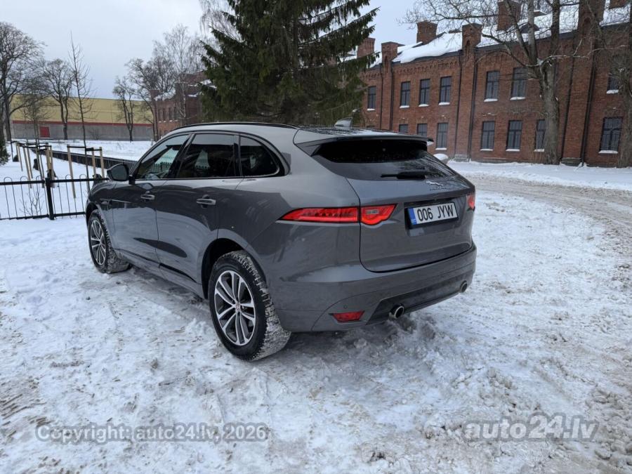 Pelēks Jaguar F-Pace 2016 Tallina, ar dzinēja tilpumu 3.00 L un nobraukumu 215 tūkst. km par 24999 €, foto 5 vietnē AUTOMOTO.COM.LV