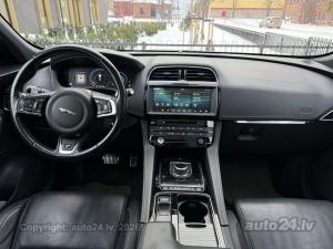 Pelēks Jaguar F-Pace 2016 Tallina, ar dzinēja tilpumu 3.00 L un nobraukumu 215 tūkst. km par 24999 €, foto 9 vietnē AUTOMOTO.COM.LV