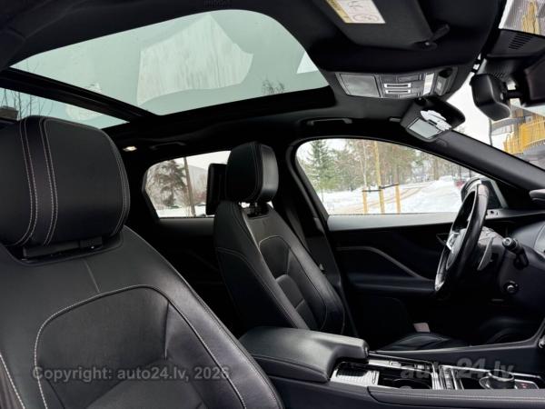Pelēks Jaguar F-Pace 2016 Tallina, ar dzinēja tilpumu 3.00 L un nobraukumu 215 tūkst. km par 24999 €, foto 11 vietnē AUTOMOTO.COM.LV