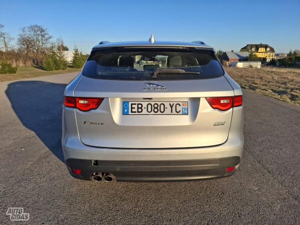 Grey Jaguar F-Pace 2016 in Vilnius, with an engine capacity of 2.00 L and mileage of 223 thousand km for 11600 €, photo 7 on AUTOMOTO.COM.LV