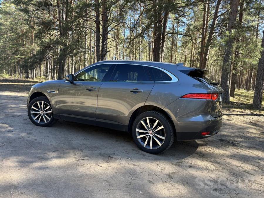 Pelēks Jaguar F-Pace 2016 Daugavpils, ar dzinēja tilpumu 2.00 L un nobraukumu 198 tūkst. km par 15000 €, foto 4 vietnē AUTOMOTO.COM.LV
