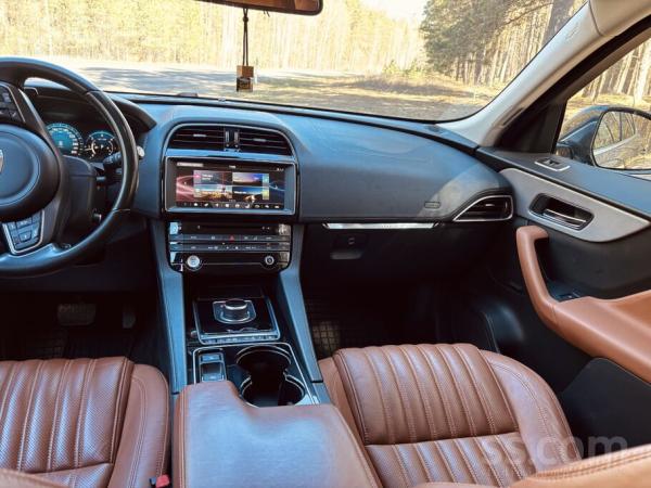 Grey Jaguar F-Pace 2016 in Daugavpils, with an engine capacity of 2.00 L and mileage of 198 thousand km for 15000 €, photo 6 on AUTOMOTO.COM.LV