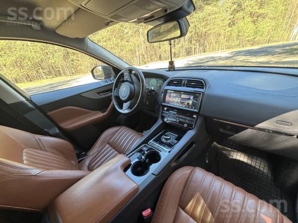 Grey Jaguar F-Pace 2016 in Daugavpils, with an engine capacity of 2.00 L and mileage of 198 thousand km for 15000 €, photo 7 on AUTOMOTO.COM.LV