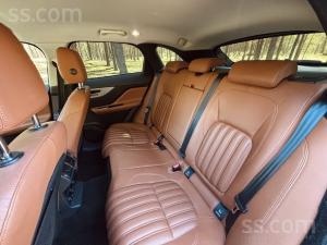 Pelēks Jaguar F-Pace 2016 Daugavpils, ar dzinēja tilpumu 2.00 L un nobraukumu 198 tūkst. km par 15000 €, foto 11 vietnē AUTOMOTO.COM.LV
