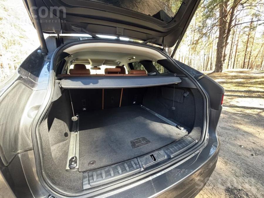 Pelēks Jaguar F-Pace 2016 Daugavpils, ar dzinēja tilpumu 2.00 L un nobraukumu 198 tūkst. km par 15000 €, foto 12 vietnē AUTOMOTO.COM.LV
