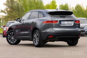 Grey Jaguar F-Pace 2016 in Jelgava, with an engine capacity of 2.00 L and mileage of 0 thousand km for 14900 €, photo 5 on AUTOMOTO.COM.LV