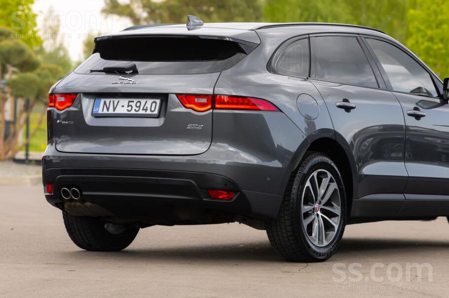 Grey Jaguar F-Pace 2016 in Jelgava, with an engine capacity of 2.00 L and mileage of 0 thousand km for 14900 €, photo 8 on AUTOMOTO.COM.LV