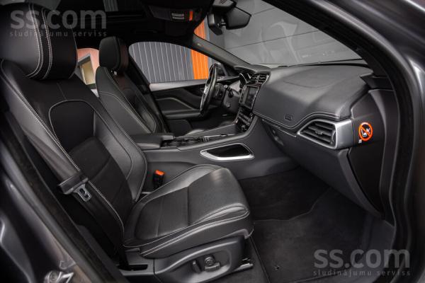 Grey Jaguar F-Pace 2016 in Jelgava, with an engine capacity of 2.00 L and mileage of 0 thousand km for 14900 €, photo 8 on AUTOMOTO.COM.LV