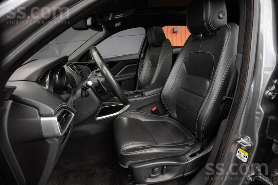 Grey Jaguar F-Pace 2016 in Jelgava, with an engine capacity of 2.00 L and mileage of 0 thousand km for 14900 €, photo 15 on AUTOMOTO.COM.LV