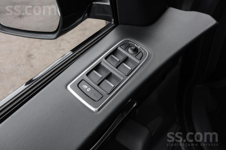 Grey Jaguar F-Pace 2016 in Jelgava, with an engine capacity of 2.00 L and mileage of 0 thousand km for 14900 €, photo 16 on AUTOMOTO.COM.LV