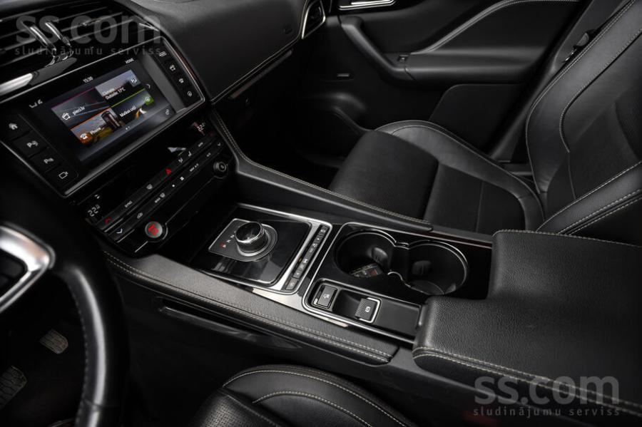 Grey Jaguar F-Pace 2016 in Jelgava, with an engine capacity of 2.00 L and mileage of 0 thousand km for 14900 €, photo 19 on AUTOMOTO.COM.LV