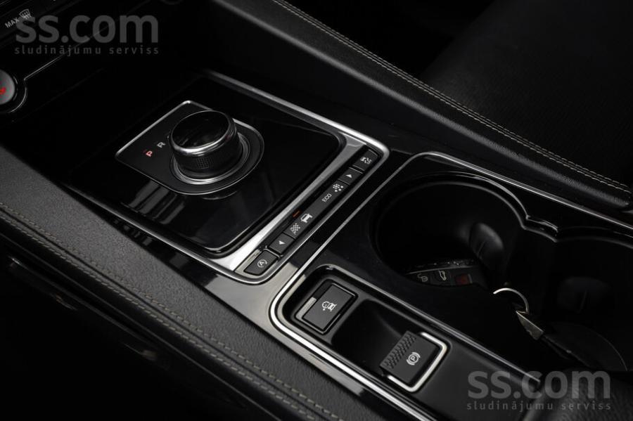 Grey Jaguar F-Pace 2016 in Jelgava, with an engine capacity of 2.00 L and mileage of 0 thousand km for 14900 €, photo 20 on AUTOMOTO.COM.LV