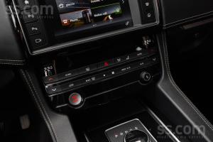 Grey Jaguar F-Pace 2016 in Jelgava, with an engine capacity of 2.00 L and mileage of 0 thousand km for 14900 €, photo 21 on AUTOMOTO.COM.LV