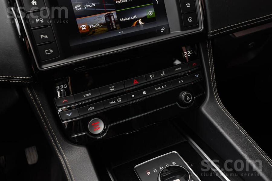 Grey Jaguar F-Pace 2016 in Jelgava, with an engine capacity of 2.00 L and mileage of 0 thousand km for 14900 €, photo 21 on AUTOMOTO.COM.LV