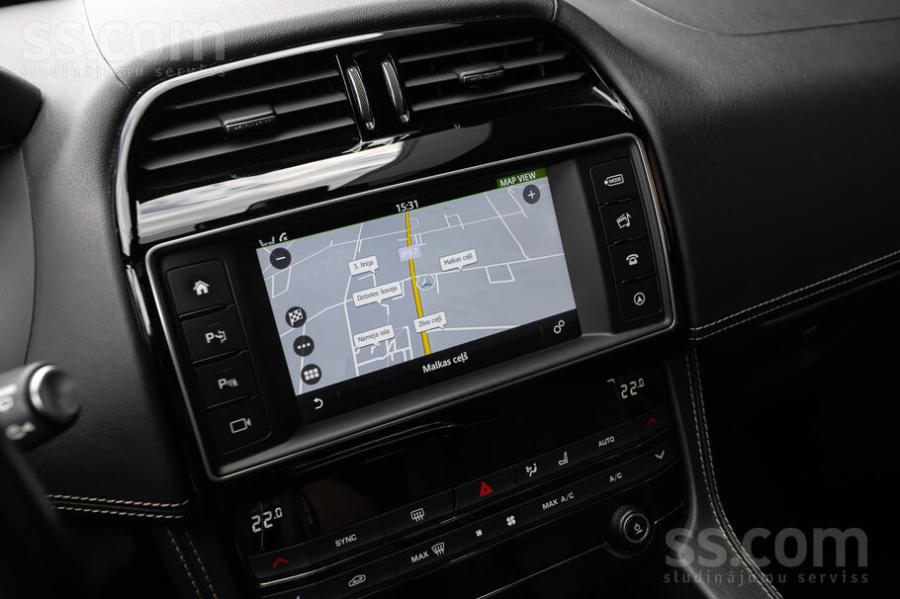 Grey Jaguar F-Pace 2016 in Jelgava, with an engine capacity of 2.00 L and mileage of 0 thousand km for 14900 €, photo 24 on AUTOMOTO.COM.LV