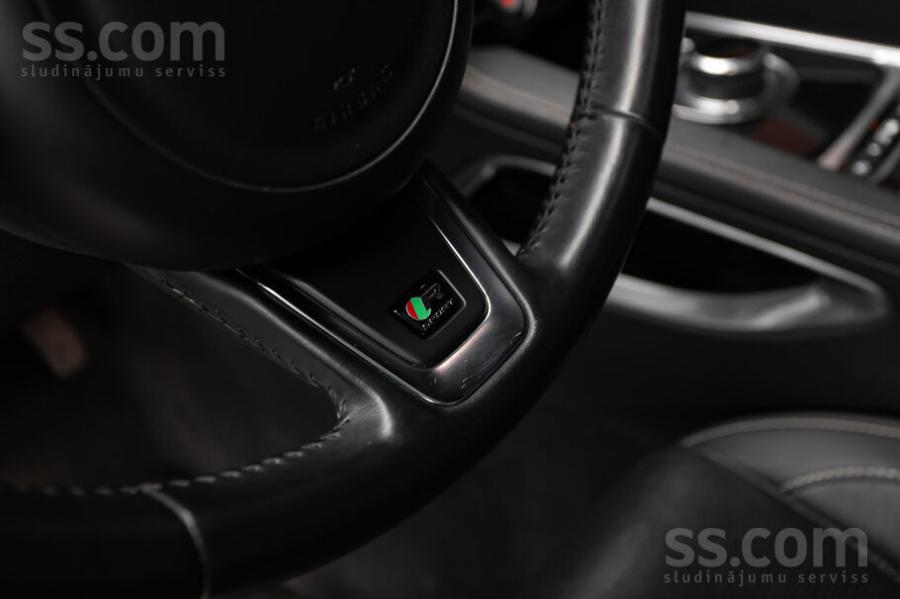 Grey Jaguar F-Pace 2016 in Jelgava, with an engine capacity of 2.00 L and mileage of 0 thousand km for 14900 €, photo 31 on AUTOMOTO.COM.LV