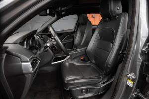 Pelēks Jaguar F-Pace 2016 Jelgava, ar dzinēja tilpumu 2.00 L un nobraukumu 159 tūkst. km par 14900 €, foto 15 vietnē AUTOMOTO.COM.LV
