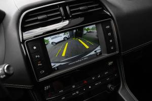 Pelēks Jaguar F-Pace 2016 Jelgava, ar dzinēja tilpumu 2.00 L un nobraukumu 159 tūkst. km par 14900 €, foto 23 vietnē AUTOMOTO.COM.LV