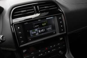 Pelēks Jaguar F-Pace 2016 Jelgava, ar dzinēja tilpumu 2.00 L un nobraukumu 159 tūkst. km par 14900 €, foto 25 vietnē AUTOMOTO.COM.LV