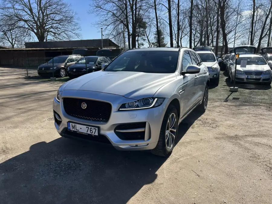 Pelēks Jaguar F-Pace 2016 Grobiņa, ar dzinēja tilpumu 2.00 L un nobraukumu 129 tūkst. km par 16700 €, foto 3 vietnē AUTOMOTO.COM.LV