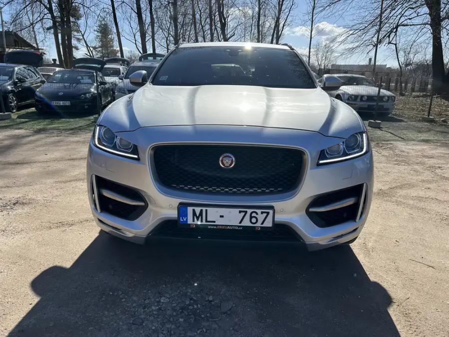 Pelēks Jaguar F-Pace 2016 Grobiņa, ar dzinēja tilpumu 2.00 L un nobraukumu 129 tūkst. km par 16700 €, foto 4 vietnē AUTOMOTO.COM.LV