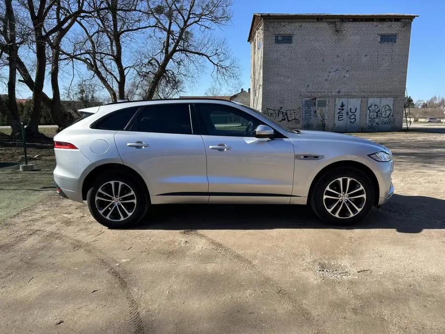 Pelēks Jaguar F-Pace 2016 Grobiņa, ar dzinēja tilpumu 2.00 L un nobraukumu 129 tūkst. km par 16700 €, foto 6 vietnē AUTOMOTO.COM.LV