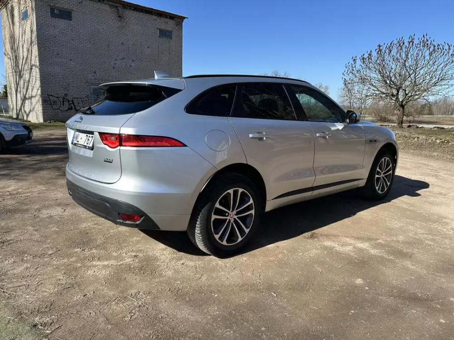 Pelēks Jaguar F-Pace 2016 Grobiņa, ar dzinēja tilpumu 2.00 L un nobraukumu 129 tūkst. km par 16700 €, foto 7 vietnē AUTOMOTO.COM.LV