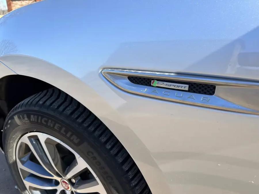 Pelēks Jaguar F-Pace 2016 Grobiņa, ar dzinēja tilpumu 2.00 L un nobraukumu 129 tūkst. km par 16700 €, foto 10 vietnē AUTOMOTO.COM.LV