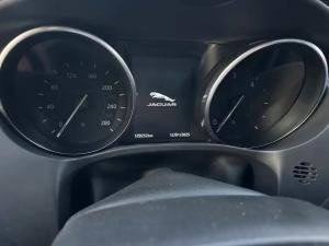 Pelēks Jaguar F-Pace 2016 Grobiņa, ar dzinēja tilpumu 2.00 L un nobraukumu 129 tūkst. km par 16700 €, foto 14 vietnē AUTOMOTO.COM.LV