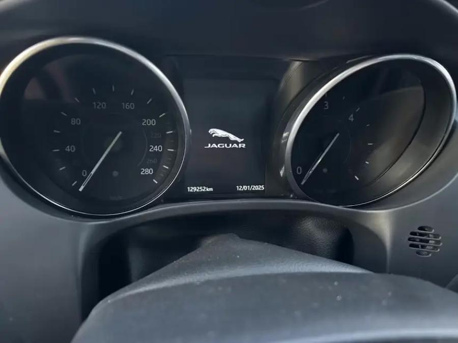 Pelēks Jaguar F-Pace 2016 Grobiņa, ar dzinēja tilpumu 2.00 L un nobraukumu 129 tūkst. km par 16700 €, foto 14 vietnē AUTOMOTO.COM.LV