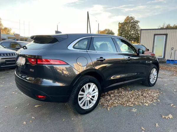 Grey Jaguar F-Pace 2016 in Riga, with an engine capacity of 2.00 L and mileage of 170 thousand km for 13950 €, photo 4 on AUTOMOTO.COM.LV