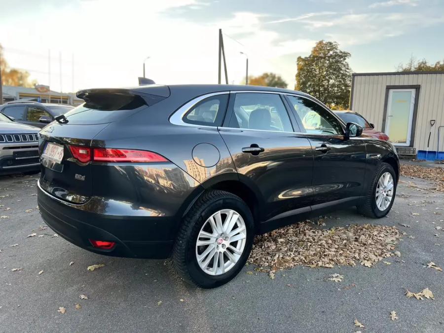 Grey Jaguar F-Pace 2016 in Riga, with an engine capacity of 2.00 L and mileage of 170 thousand km for 13950 €, photo 5 on AUTOMOTO.COM.LV