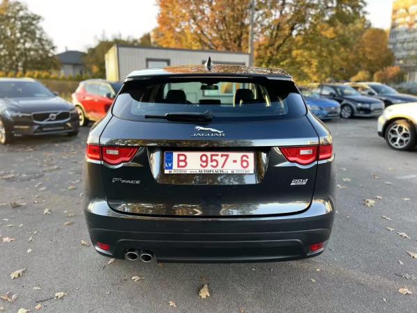Grey Jaguar F-Pace 2016 in Riga, with an engine capacity of 2.00 L and mileage of 170 thousand km for 13950 €, photo 5 on AUTOMOTO.COM.LV