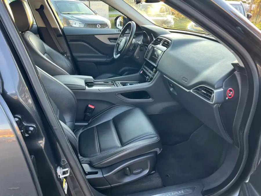 Grey Jaguar F-Pace 2016 in Riga, with an engine capacity of 2.00 L and mileage of 170 thousand km for 13950 €, photo 12 on AUTOMOTO.COM.LV