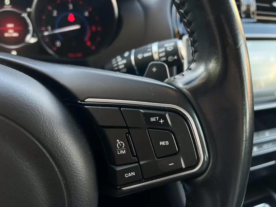 Grey Jaguar F-Pace 2016 in Riga, with an engine capacity of 2.00 L and mileage of 170 thousand km for 13950 €, photo 23 on AUTOMOTO.COM.LV