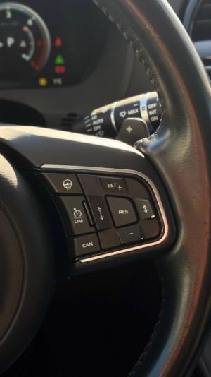 Grey Jaguar F-Pace 2016 in Riga, with an engine capacity of 2.00 L and mileage of 180 thousand km for 21490 €, photo 4 on AUTOMOTO.COM.LV
