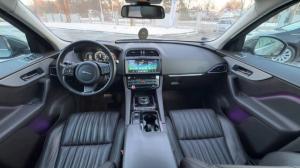 Grey Jaguar F-Pace 2016 in Riga, with an engine capacity of 2.00 L and mileage of 180 thousand km for 21490 €, photo 7 on AUTOMOTO.COM.LV