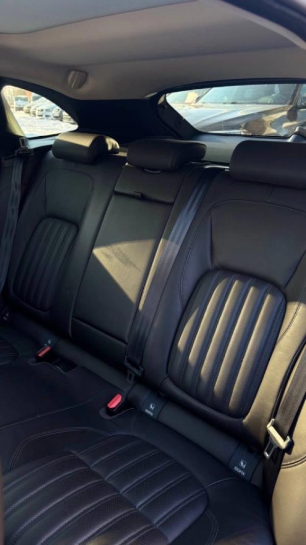 Grey Jaguar F-Pace 2016 in Riga, with an engine capacity of 2.00 L and mileage of 180 thousand km for 21490 €, photo 8 on AUTOMOTO.COM.LV