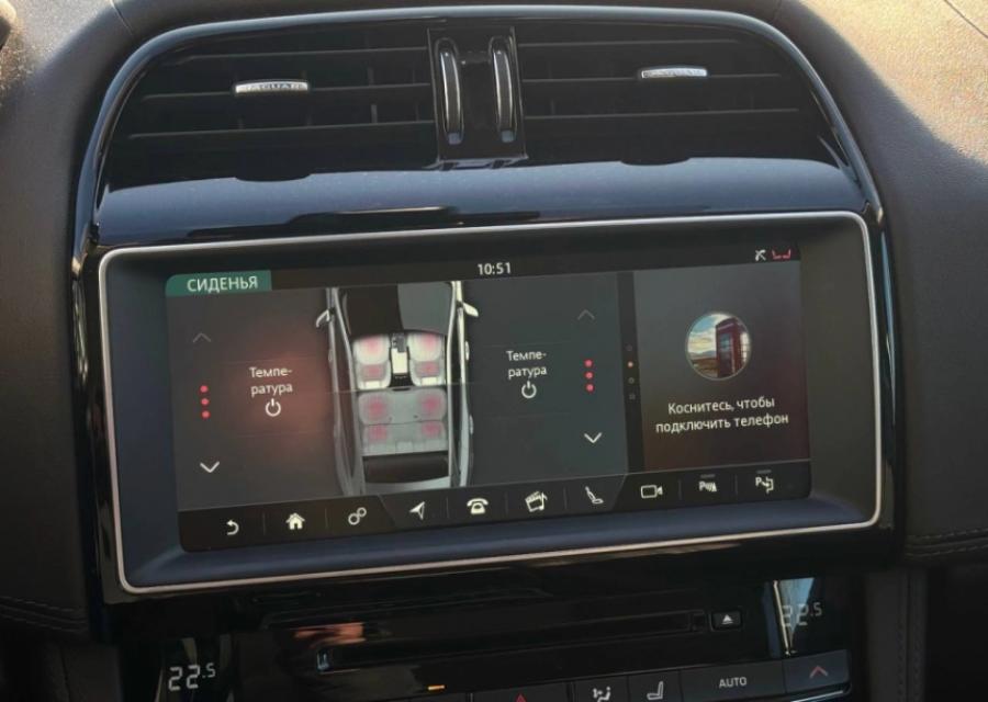 Grey Jaguar F-Pace 2016 in Riga, with an engine capacity of 2.00 L and mileage of 180 thousand km for 21490 €, photo 16 on AUTOMOTO.COM.LV