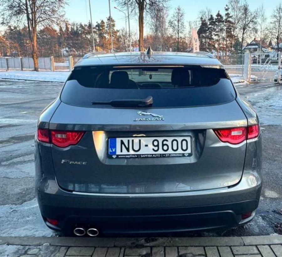 Grey Jaguar F-Pace 2016 in Riga, with an engine capacity of 2.00 L and mileage of 180 thousand km for 21490 €, photo 23 on AUTOMOTO.COM.LV