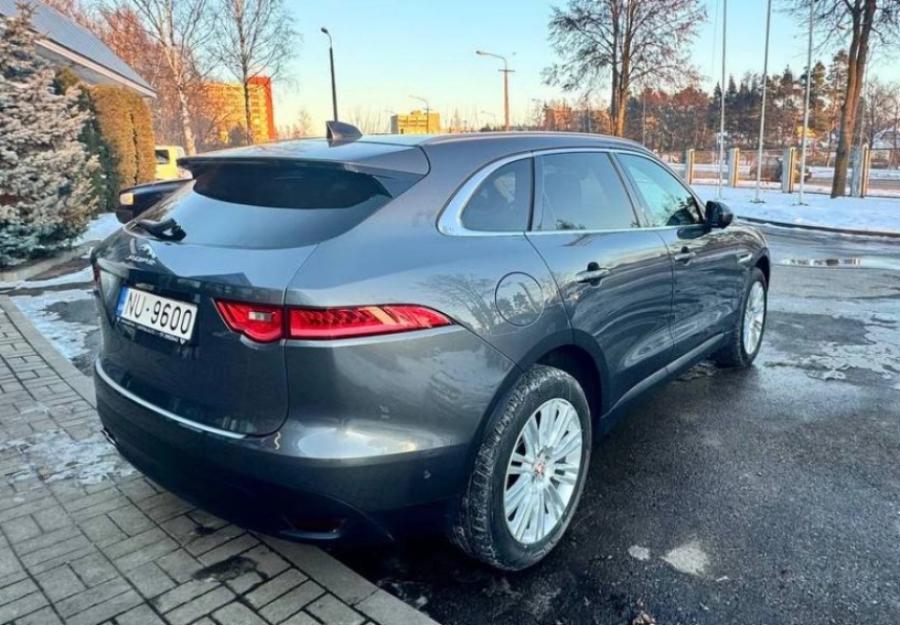 Grey Jaguar F-Pace 2016 in Riga, with an engine capacity of 2.00 L and mileage of 180 thousand km for 21490 €, photo 24 on AUTOMOTO.COM.LV