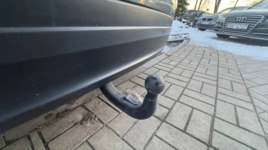 Grey Jaguar F-Pace 2016 in Riga, with an engine capacity of 2.00 L and mileage of 180 thousand km for 21490 €, photo 29 on AUTOMOTO.COM.LV