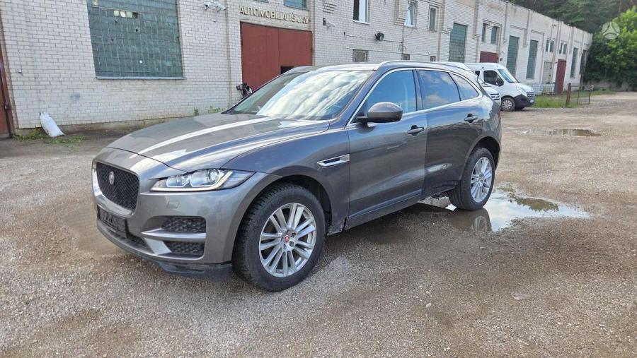 Pelēks Jaguar F-Pace 2016 Kauņa, ar dzinēja tilpumu 2.00 L un nobraukumu 180 tūkst. km par 7200 €, foto 7 vietnē AUTOMOTO.COM.LV